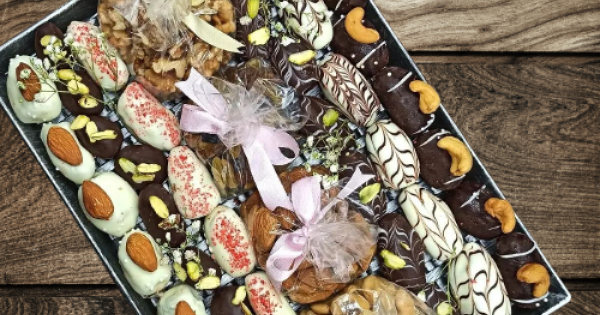 Saudi-Coated-Gift-Dates-Jumbo-Box